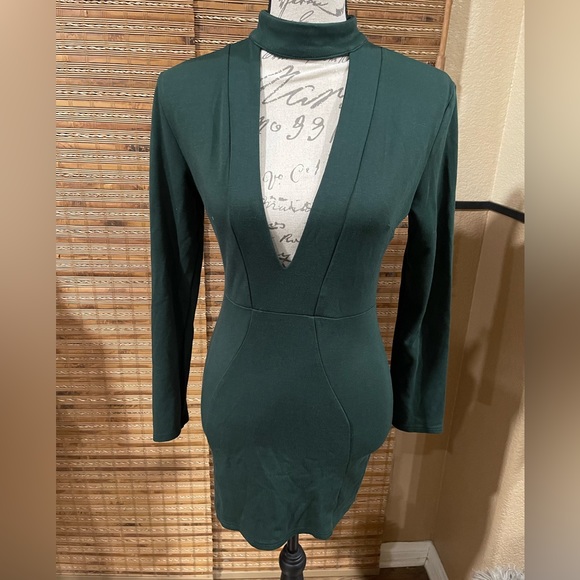 Windsor | Dresses | Windsor Bodycon Long Sleeves Green Midi Dress ...